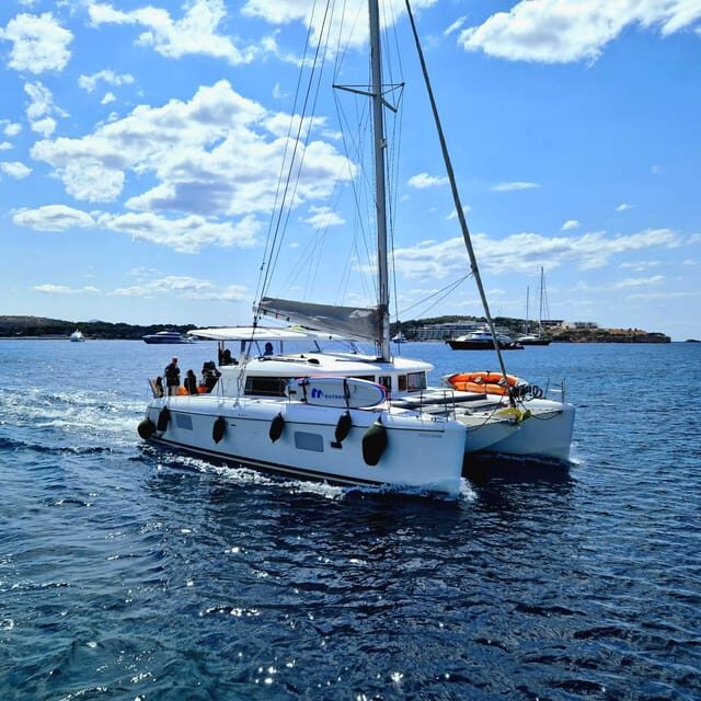 Athens: Riviera Catamaran Tour with Fresh Meal and Drinks - What Sets This Tour Apart?