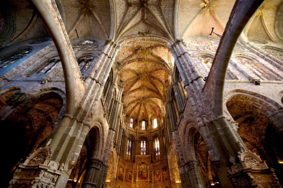 Ávila: Tour Privado Casco Histórico y Basílica San Vicente - The Basilica of San Vicente and Its Secrets