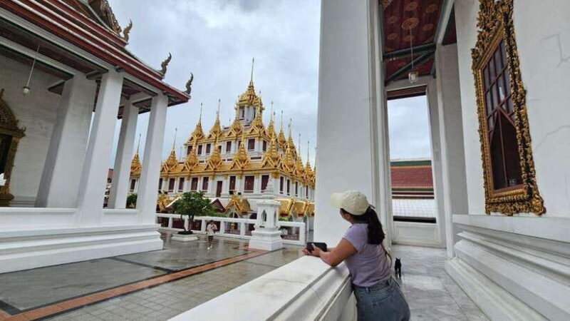 Bangkok: 3-Remarkable Temples Walking Tour - Key Points