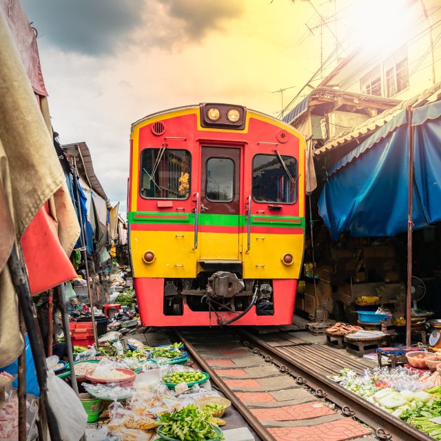 Bangkok: Amphawa Floating & Railway Markets Guided Day Tour - An In-Depth Look at the Tour Experience