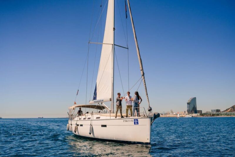 Barcelona: 1 hour sailing tour in a sailboat - Introduction