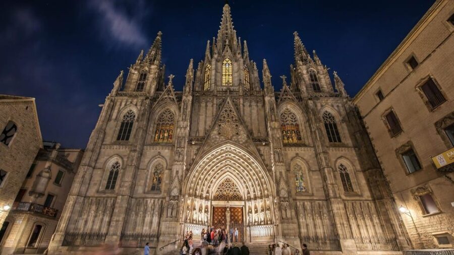 Barcelona Cathedral: Exclusive walking tour & entry tickets. - What Makes This Tour Stand Out