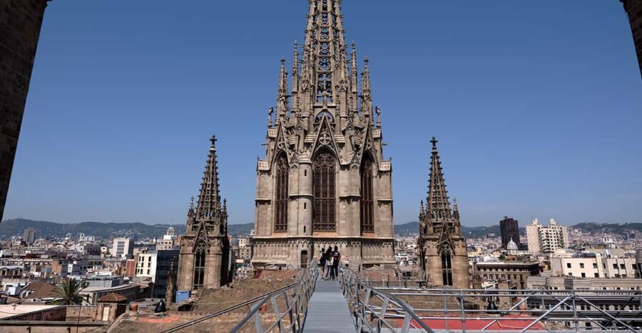 Barcelona: Cathedral of Barcelona Entry Ticket - Climbing to the Rooftop: Spectacular Views and Practical Details