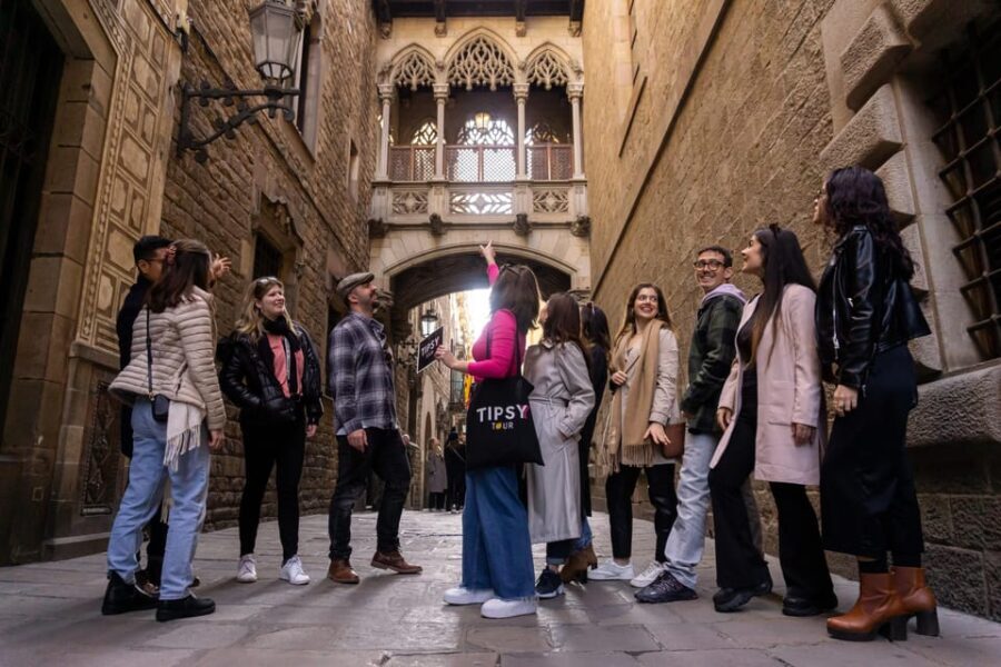 Barcelona: Cathedrals and Squares Walking Tour - What Makes This Tour Stand Out?