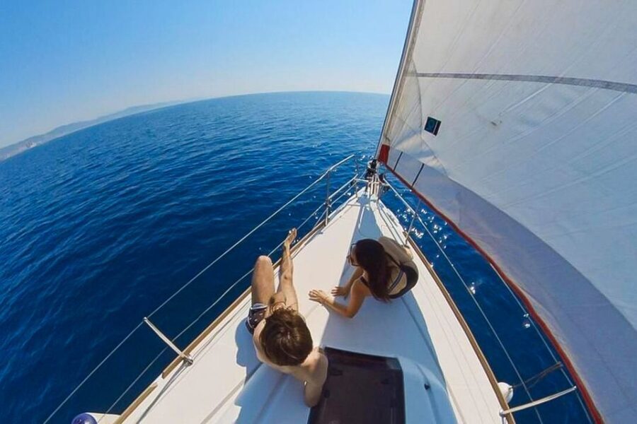 Barcelona: Coastline Boat Trip with Snacks and Cava