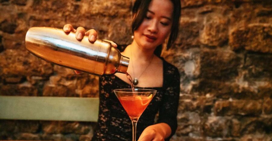 Barcelona: Cocktail Master Class by Mixologist with Tapas - The Value of the Experience