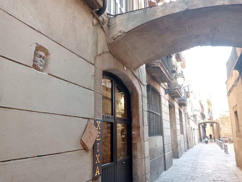 Barcelona: Curious Legends and Traditions of Old Town Tour - What Youll Experience