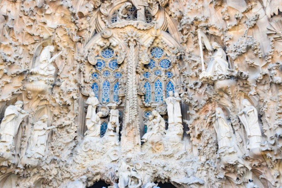 Barcelona: Fast-Track Sagrada Familia and Towers Guided Tour - Authentic Insights from Travelers