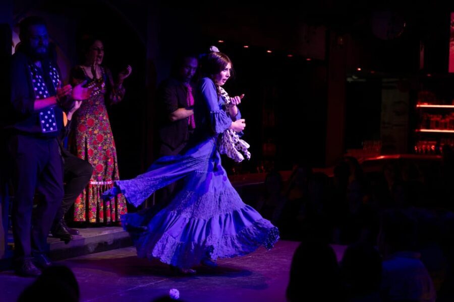 Barcelona: Flamenco Show with Drink at La Rambla - Who Should Consider This Experience?