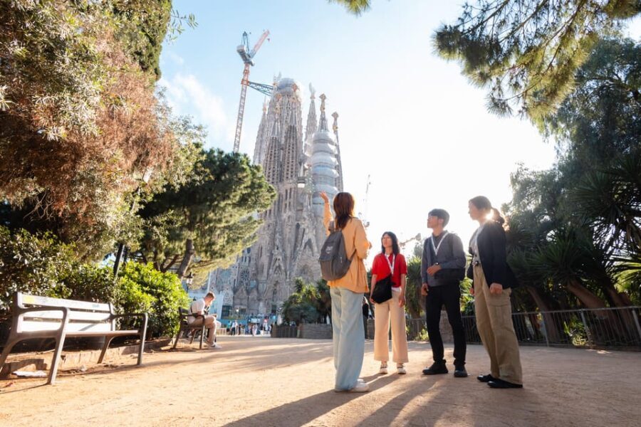 Barcelona: Gaudí Houses & Sagrada Familia Tour - Authentic Experiences and Reviewer Insights
