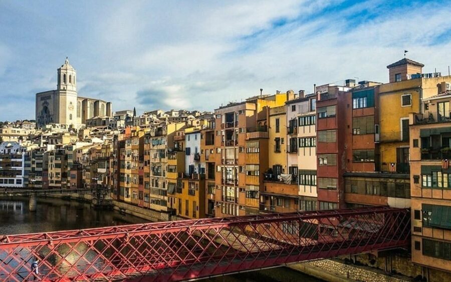 Barcelona: Girona Private Day Trip with Local Guide - What the Tour Includes and What to Consider
