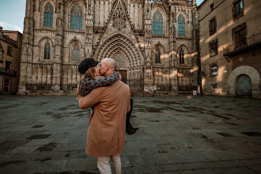 Barcelona: Gothic Quarter Cinematic Photoshoot and Guide - Who Should Consider This Tour?
