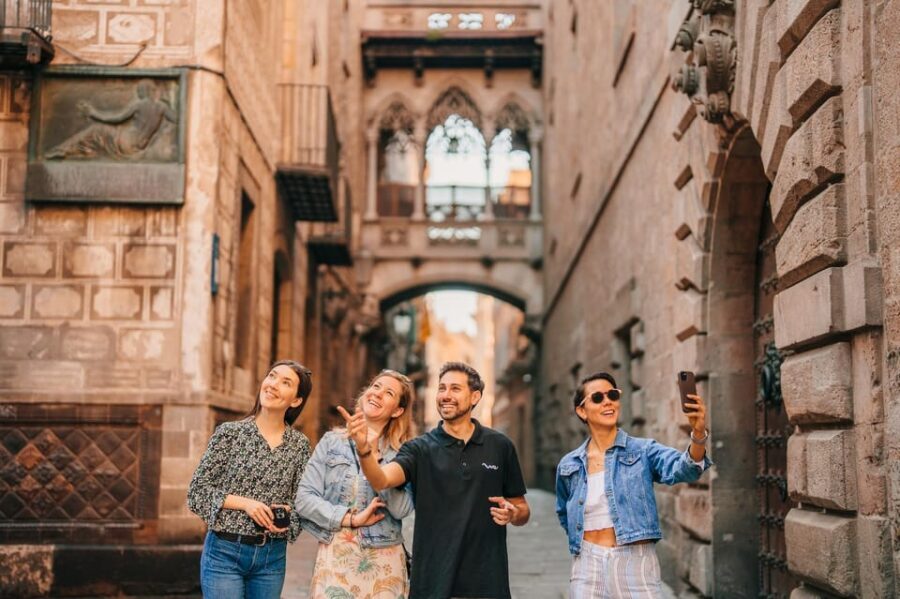 Barcelona: Guided Walking City Tour, Cable Car & Boat Ride - How the Tour Is Organized