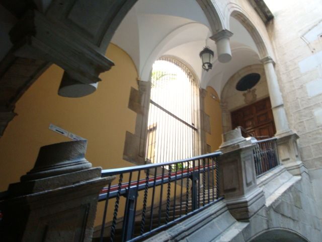 Barcelona: Hidden Secrets City Tour in German or English - What Makes This Tour Special?