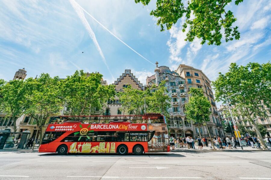Barcelona Hop-On Hop-Off Bus and FC Barcelona Immersive Tour - Visiting the Major Sights