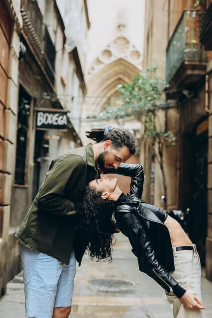 Barcelona: Photoshoot Tour Old Town, Gothic Quarter - Why This Tour Offers Good Value