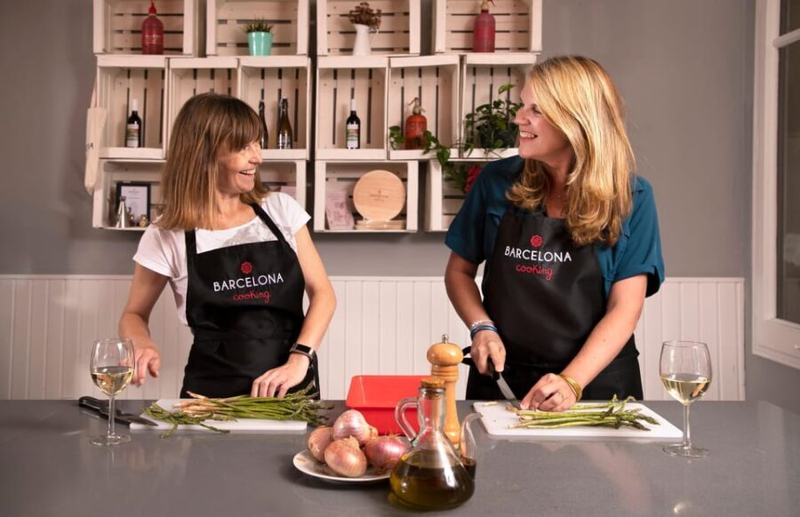 Barcelona: Premium Tapas & Paella Cooking Class - The Itinerary: What to Expect