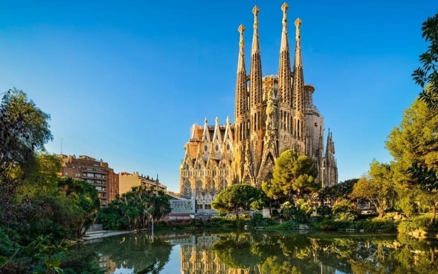 Barcelona: Private Half-Day Sightseeing Tour with a Local - What’s Included and What’s Not