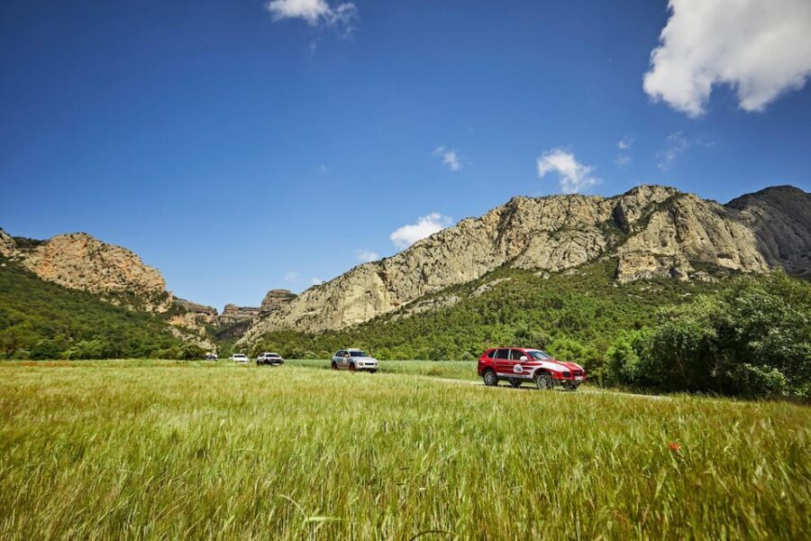 Barcelona: Private Porsche Cayenne Adventure + Transfer - The Vehicle: Porsche Cayenne in Action