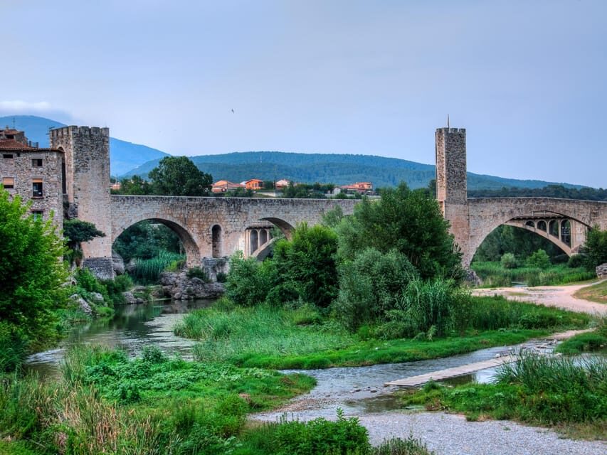 Barcelona: Private Tour Besalú - Girona and "Diamond Head" of Catalonia - Exploring Besalú: Medieval Magic in a Small Village