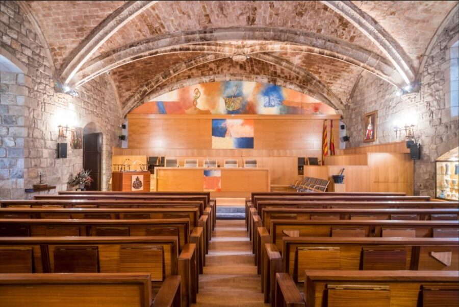Barcelona: Royal Academy of Pharmacy of Catalonia Tour - Entry into the Pharmacy: A Window into the Medieval World