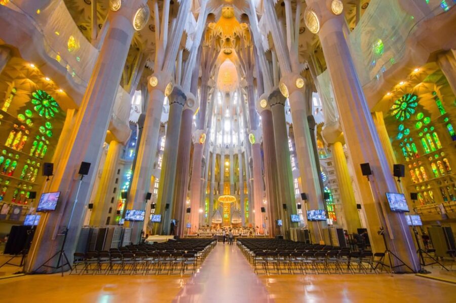 Barcelona: Sagrada Familia Guided Tour with Skip the Line - The Experience: What It Really Feels Like