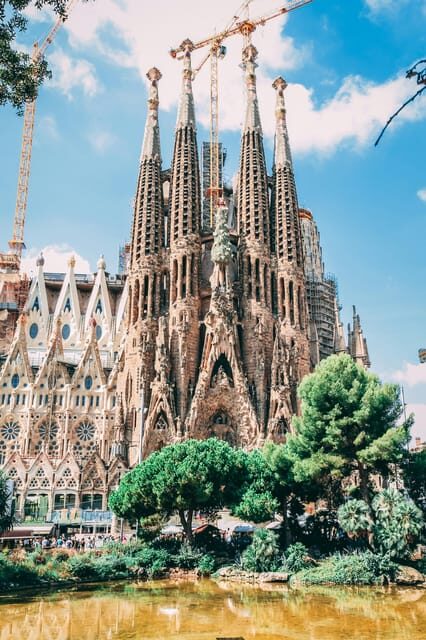 Barcelona: Sagrada Familia, Modernism, and Old Town Tour - The Practical Side