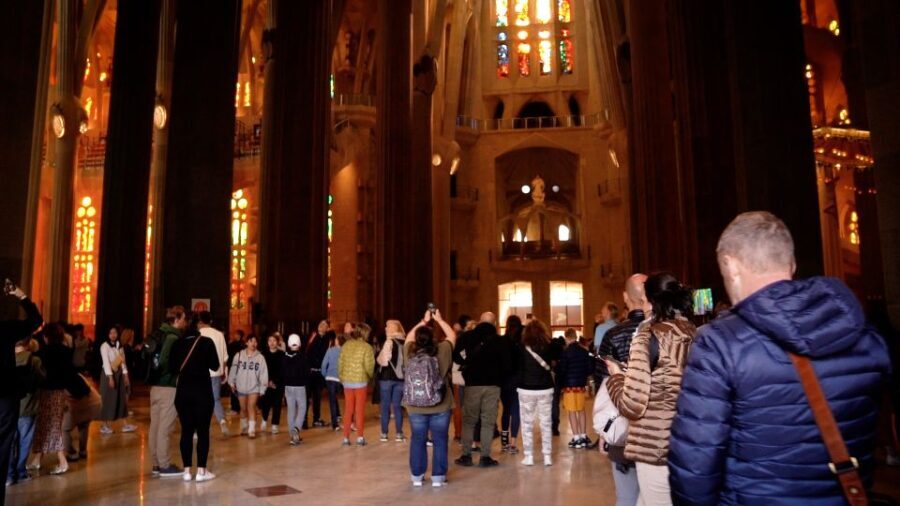 Barcelona: Sagrada Familia Skip-the-Line Guided Tour - The Itinerary: What to Expect