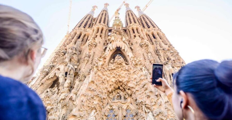 Barcelona: Sagrada Familia Tour with Optional Tower Access - What to Expect During the Tour