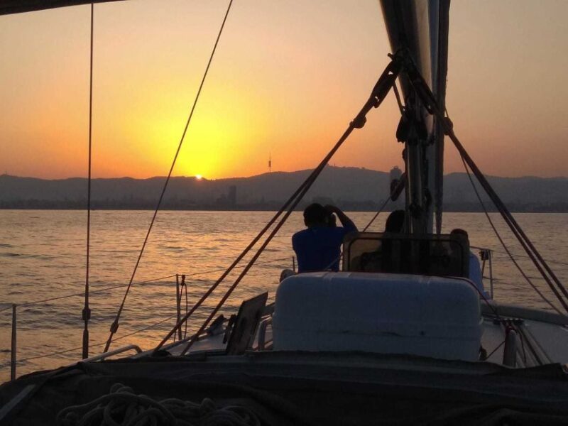 Barcelona: Sailing trip with GINTONIC workshop - Key Points
