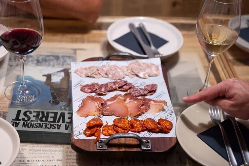 Barcelona: Tapas and Drinks Tour of Old Town - Exploring the Heart of Barcelona: What to Expect