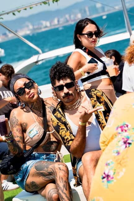 Barcelona: The Original Barcelona Boat Party - Drinks, Food, and Atmosphere