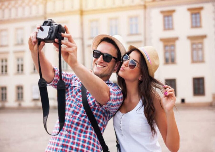 Barcelona Tour: Walking 2 hours - Neighborhoods and Historic Streets
