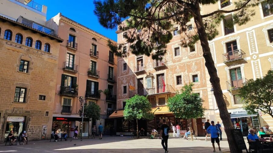 Barcelona Uncovered: A Unique Walking Adventure - Why This Tour Works