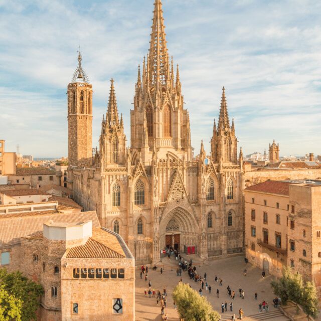 Barcelona: walking tour of the Gothic Quarter and boat ride - A Lively Stroll Along Las Ramblas