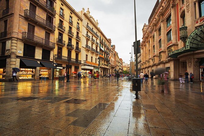 Barcelona's charming El Born neighbourhood - Private Live Virtual Experience - Key Points