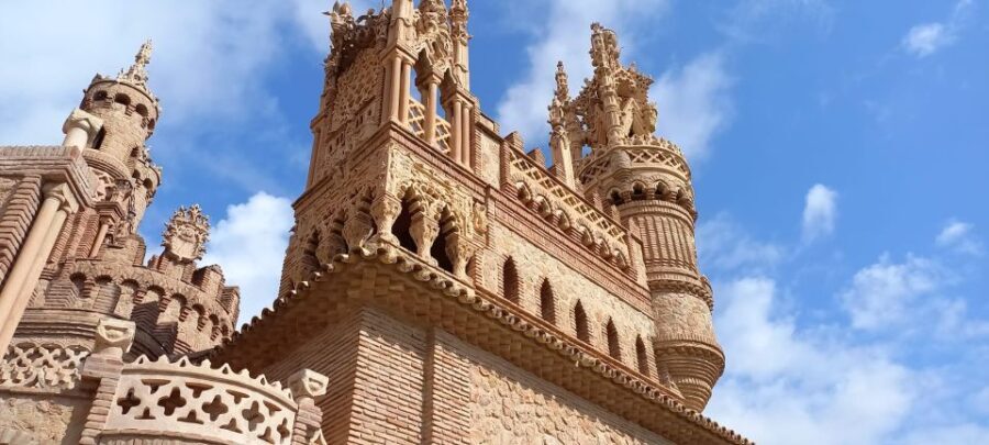 Benalmadena: Colomares Castle Tour with Entry Ticket - Architectural Styles and Symbolism