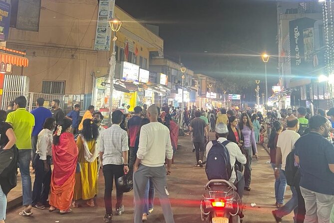 Bengaluru food tour in VV puram chat street. - Key Points
