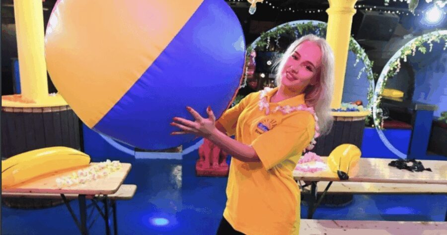 BENIDORM KARAOKE with Licky Vicky - The Experience Breakdown