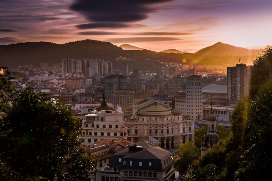 Bilbao: Express Walk with a Local in 60 minutes - Food, Culture, and Local Tips