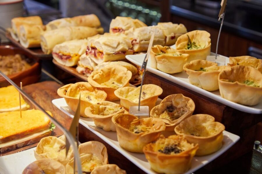 Bilbao: Pintxos and Wine Tasting Tour with Local Guide - Starting Point and Orientation