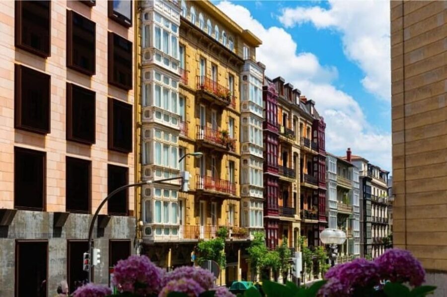 Bilbao : Private Custom Walking Tour with a Local Guide - What Reviewers Say