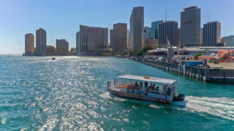 Biscayne Bay Boat ride with stops in Miami Beach and Miami - Key Points