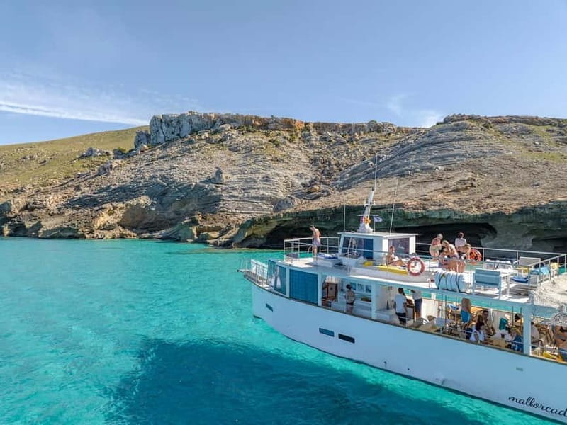 Boat day trip with drinks and lunch - Key Points