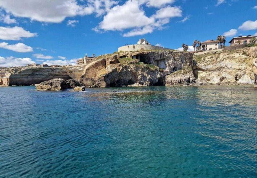 Boat tour of the island of Ortigia and the sea caves - Who Should Consider This Tour?