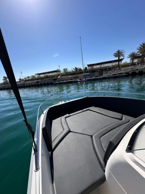 BOAT WITHOUT A LICENSE IN VALENCIA - A Closer Look at the Experience