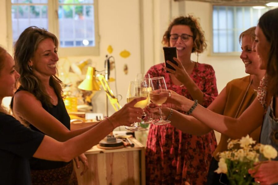 BOLOGNA APE IN LAB: Create your own jewelry while sipping a glass of wine! - What Makes This Experience Special?
