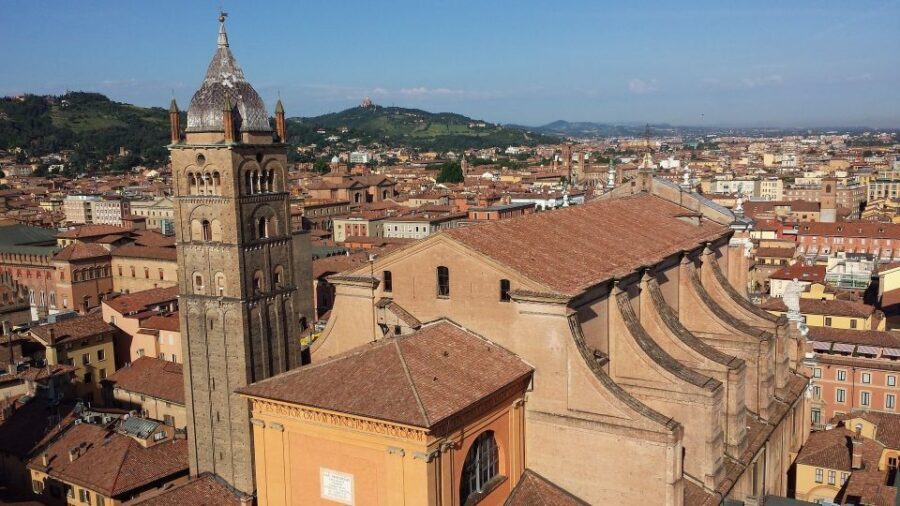 Bologna: Guided Architecture Walking Tour - Who Should Consider This Tour?