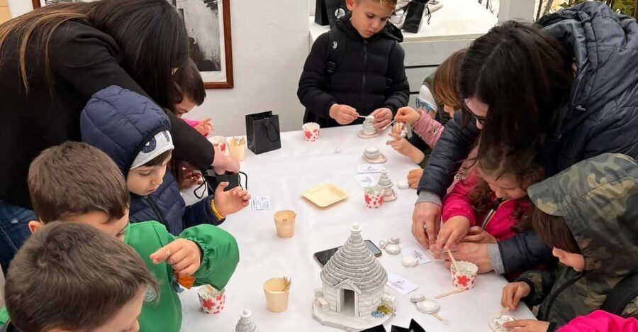 Build your own Trullo / Built your own Trullo - Exploring the Experience in Detail