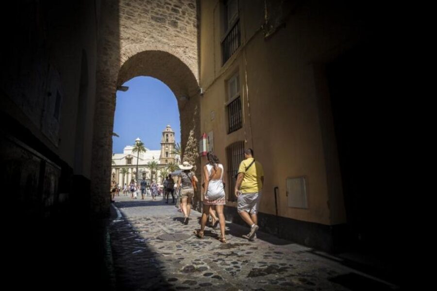 Cadiz: Guided City Tour - Who Will Benefit Most?